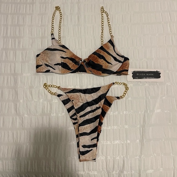 Blush Mark | Swim | Nwt Blush Mark Animal Print Gold Chain Padded Thong ...